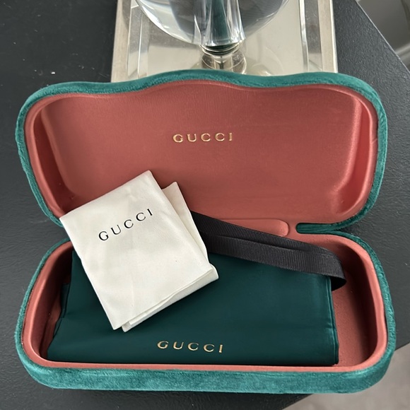 Gucci | Accessories | Gucci New Green Velvet Large Sunglasses Case ...